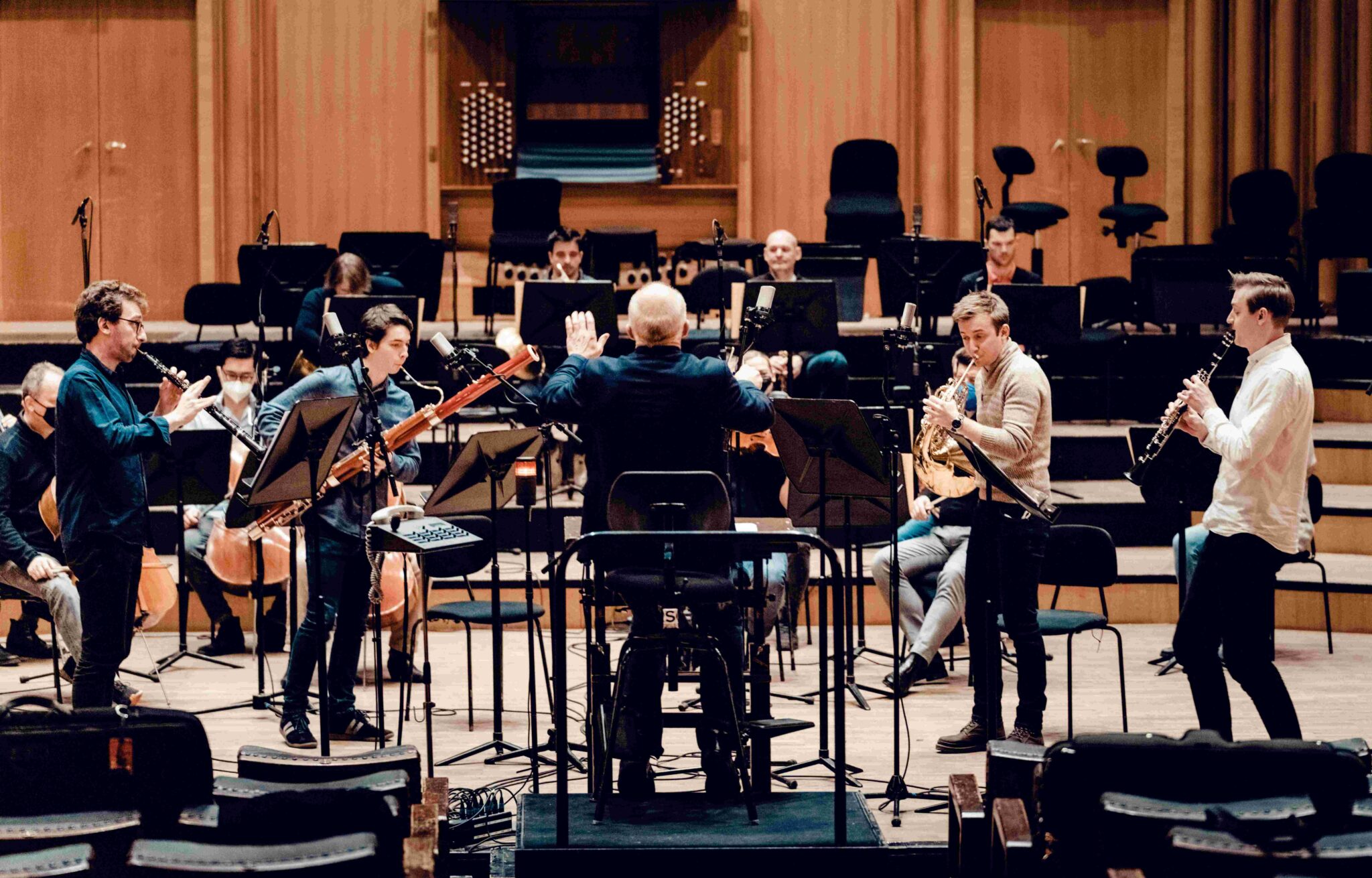 ALPHAレーベルの「次世代ソリストたちによるモーツァルト協奏曲」シリーズに、坂本彩・リサのデュオが登場！ | レコード芸術ONLINE